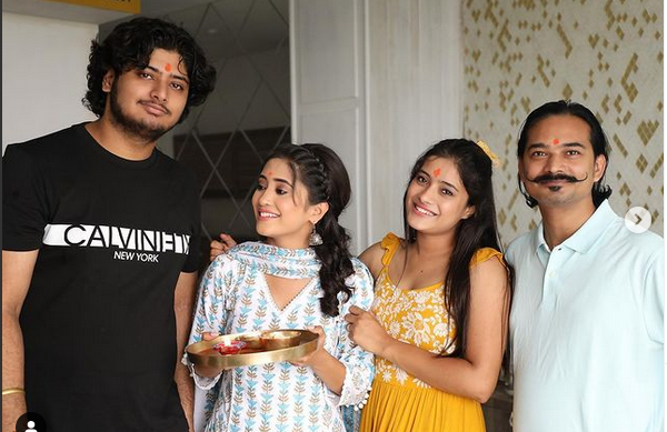 Shivangi Joshi Age, Height, Boyfriend, Sister, Family, Awards, Birthday ...