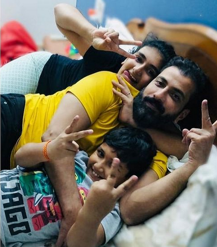 Jithan Ramesh Wife, Father, Family, Movies, Age, Wiki, Family Photos ...